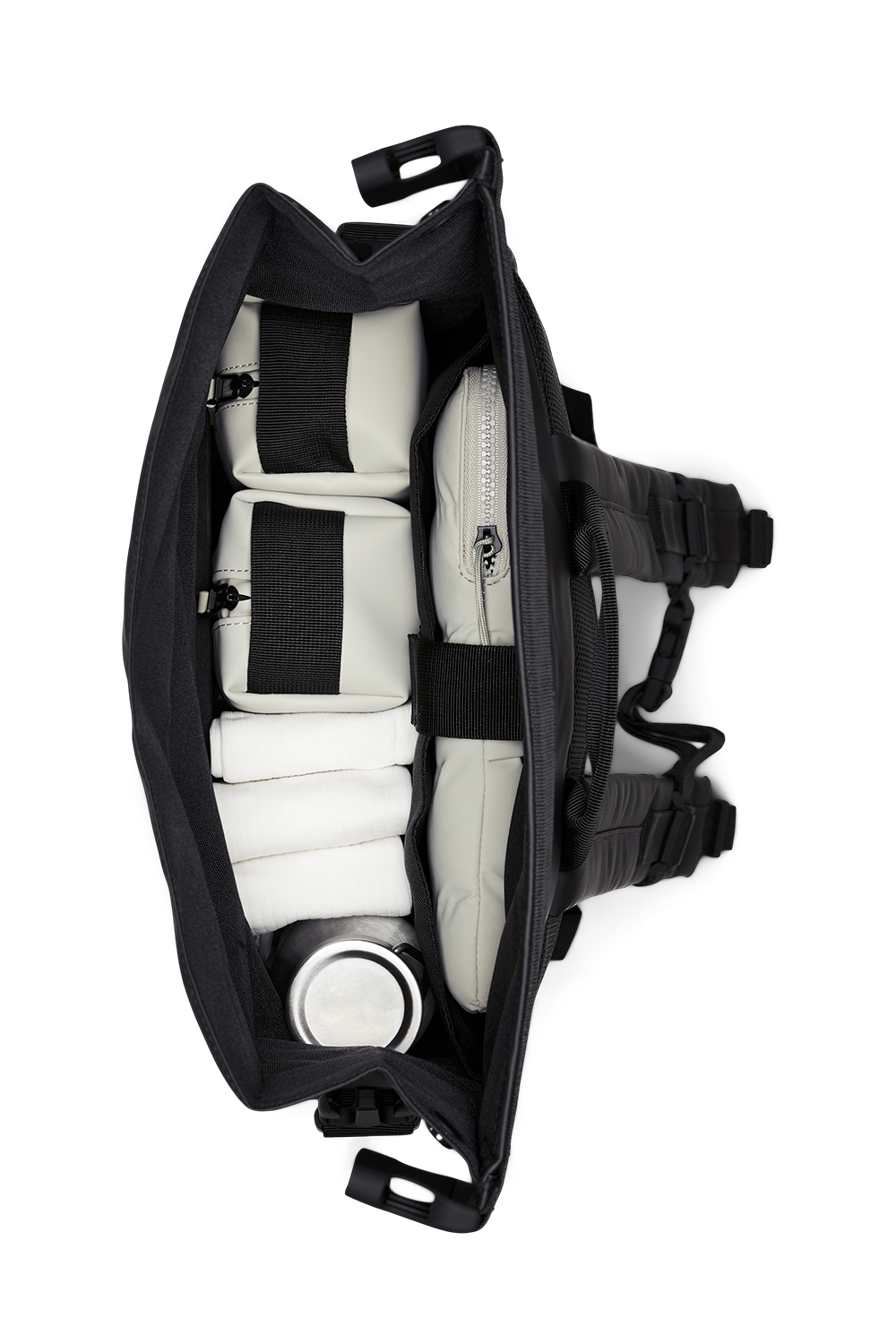 Rains® Black Trail Rolltop Backpack voor €120 | Gratis Verzending